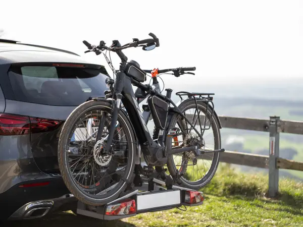 Transporting bicycles safely by car